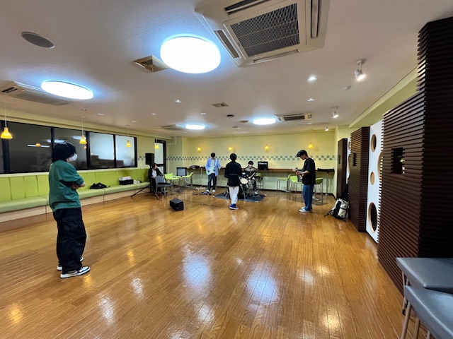 【クラブ活動】軽音部:SUMMER LIVEを開催しました！｜ニュース｜OIC 大阪情報コンピュータ専門学校